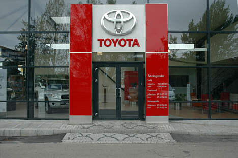 Motorsporten.dk - Bil nyt - Nye skilte hos landets Toyota-forhandlere